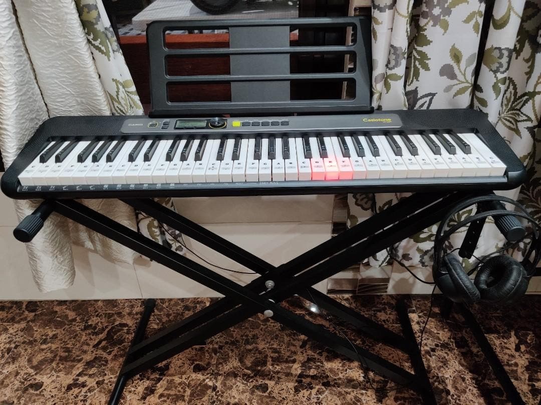 4 Best Keyboards with Light Up Keys - Radiant Pianos!