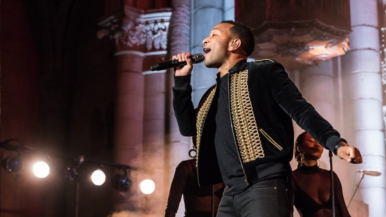 12 Iconic Singers with a Raspy Voice - Popular Male Vocalists!