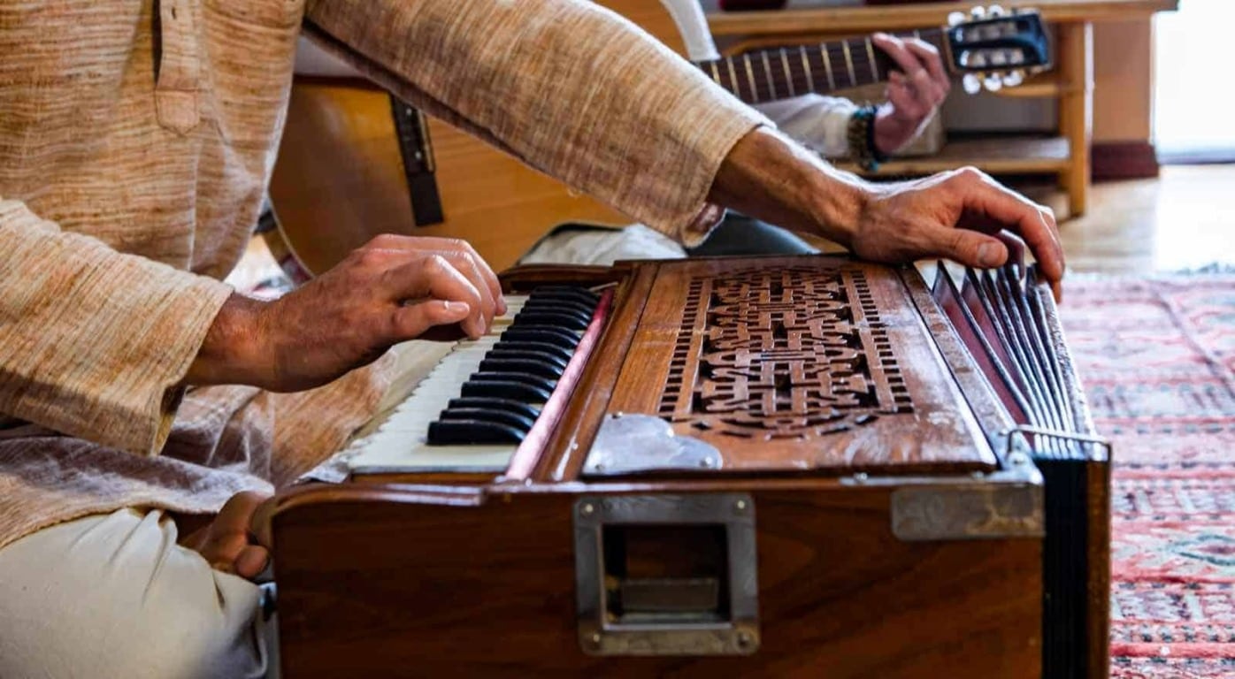 4 Squeeze Box Instruments Like the Accordion!