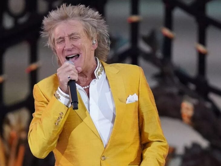 12 Iconic Singers with a Raspy Voice - Popular Male Vocalists!