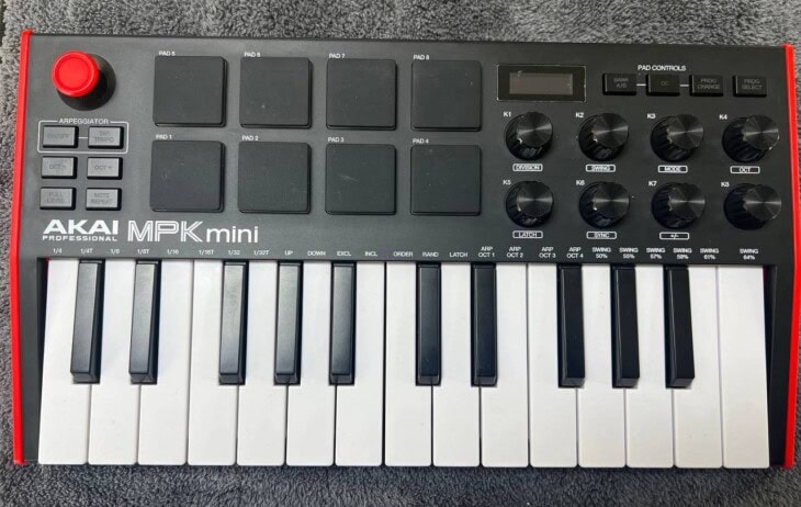 7 Smallest MIDI Keyboards – Portable Yet Potent Mini Controllers!