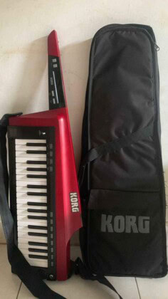 4 Best Keytars with MIDI Support - Rock in Style!