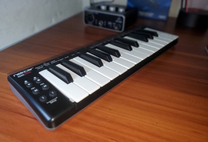 Smallest MIDI Keyboards – 7 Best Portable MIDI Controllers