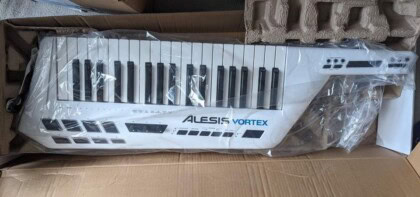 4 Best Keytars with MIDI Support - Rock in Style!